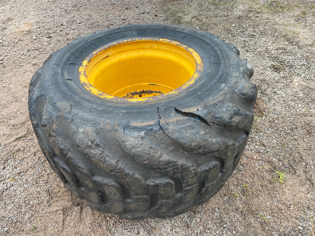 Skogsmaskinsdäck - Forrest King | Blinto auktioner