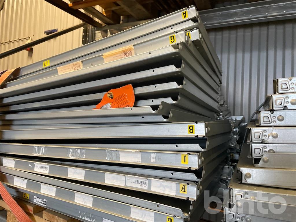 Blandade hyllsystem - Blandade hyllsystem | Blinto auktioner