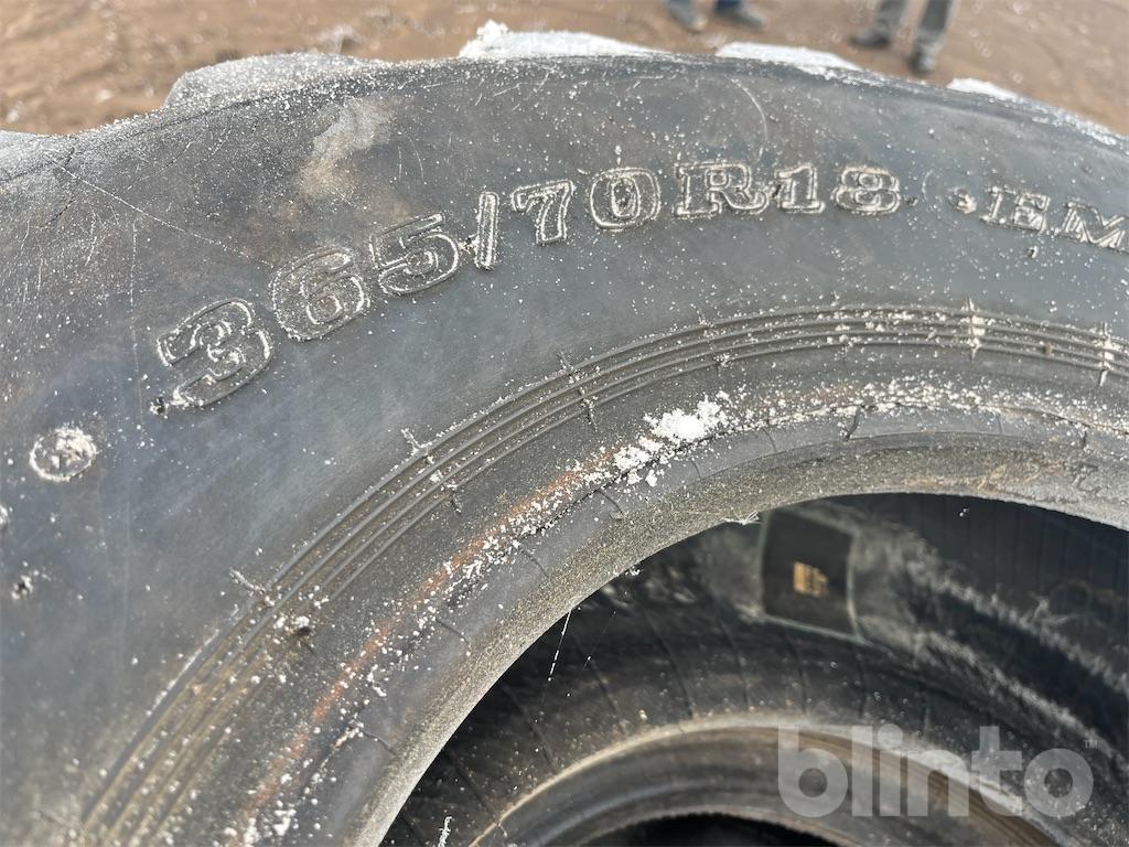 Däck - Dunlop 4 stycken 365/70R18 | Blinto auktioner