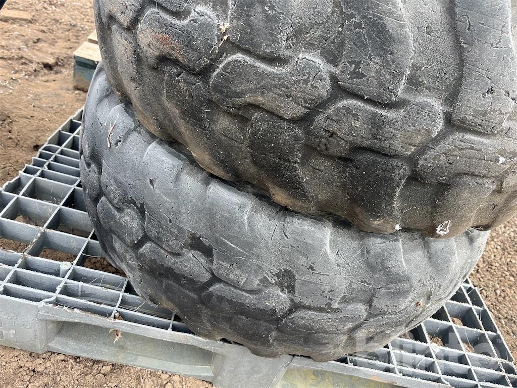 Däck - Dunlop 4 stycken 365/70R18 | Blinto auktioner