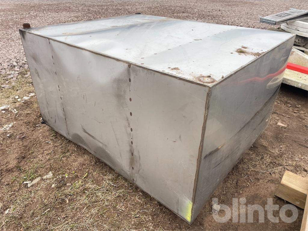 Rostfri tank - Dieseltank | Blinto auktioner
