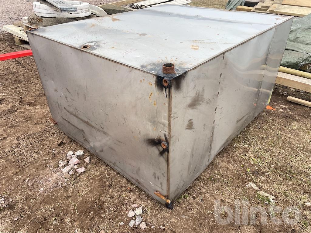 Rostfri tank - Dieseltank | Blinto auktioner