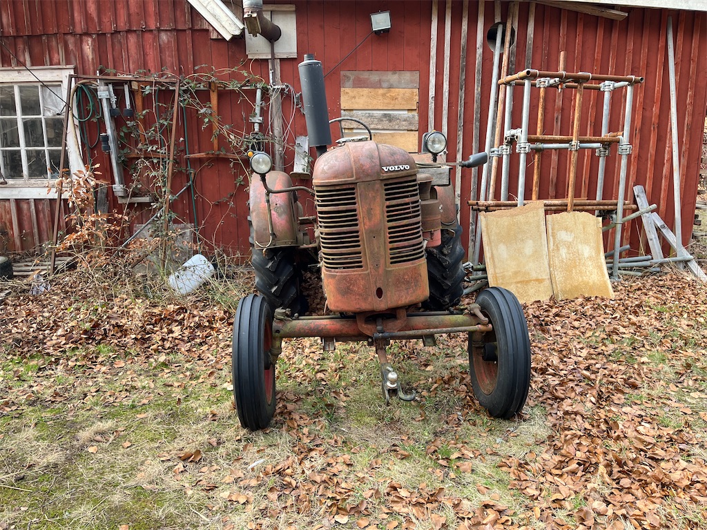Traktor - VOLVO T 230 | Blinto auktioner