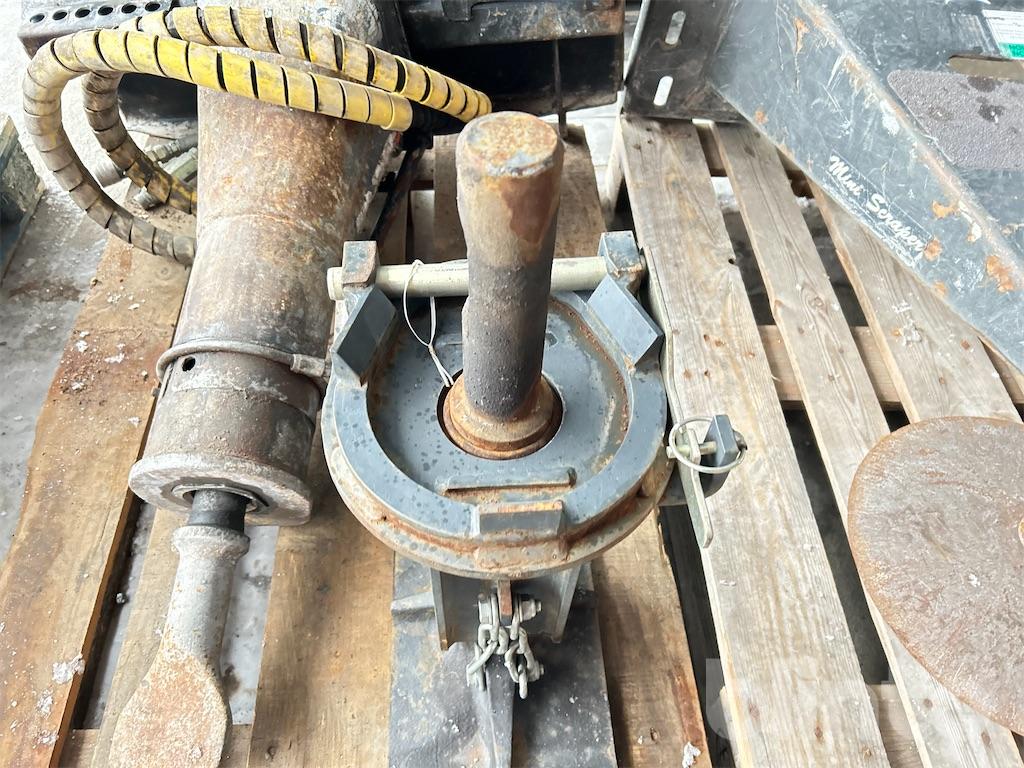 Hydraulhammare - MFC By IR-Bobcat | Blinto auktioner