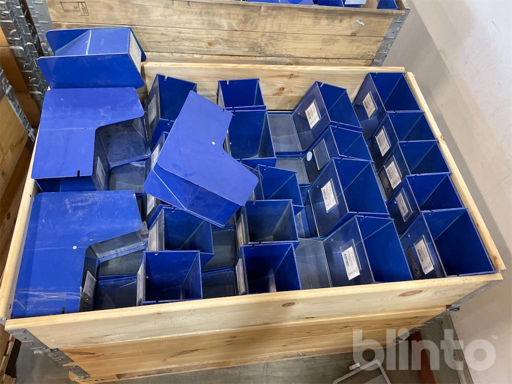 Behållare - Sorteringsaskar / Akriform / + 75 stycken | Blinto auktioner