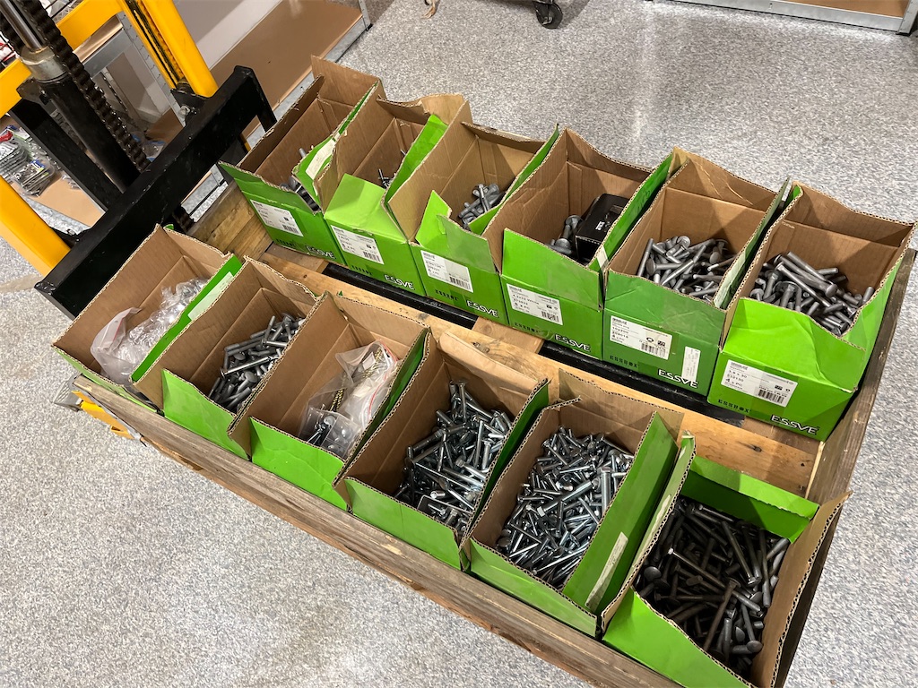 Bult - En pall | Blinto auktioner