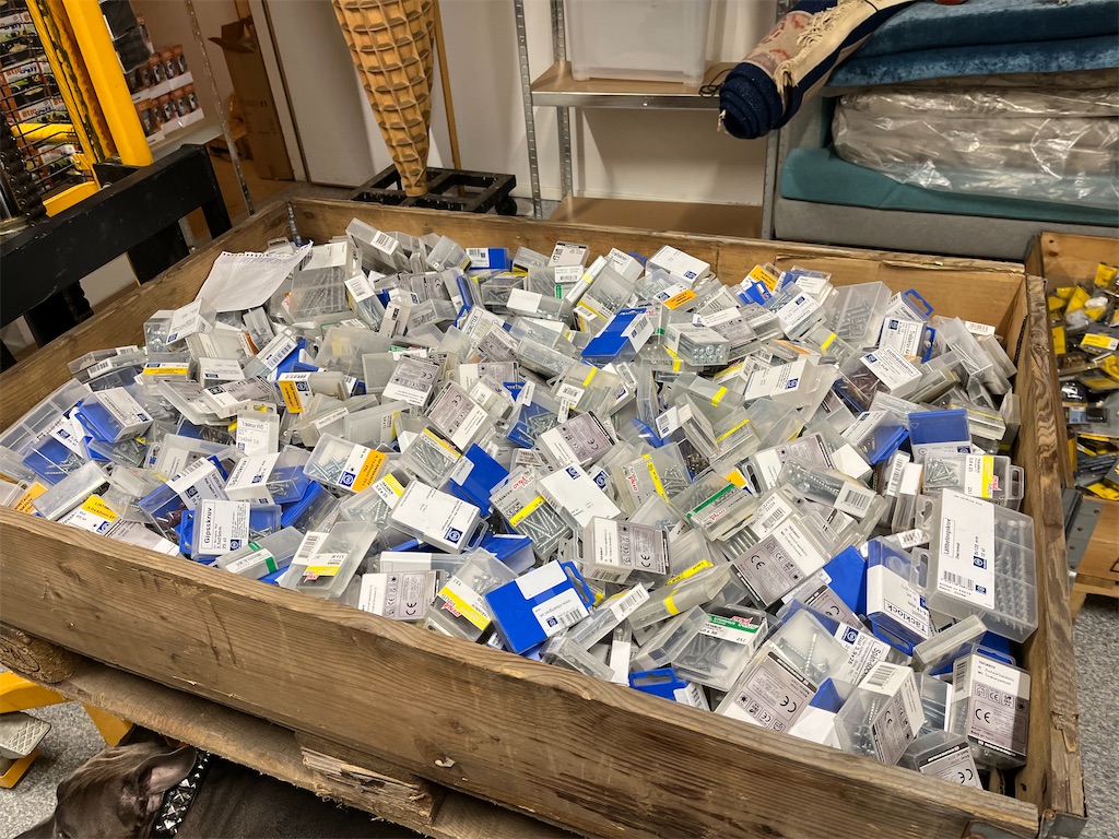 Skruv Pinnpack - En pall 940pkt | Blinto auktioner