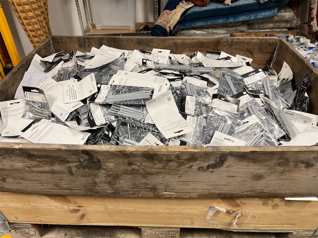 Skruv Pinnpack - En pall 2321pkt | Blinto auktioner