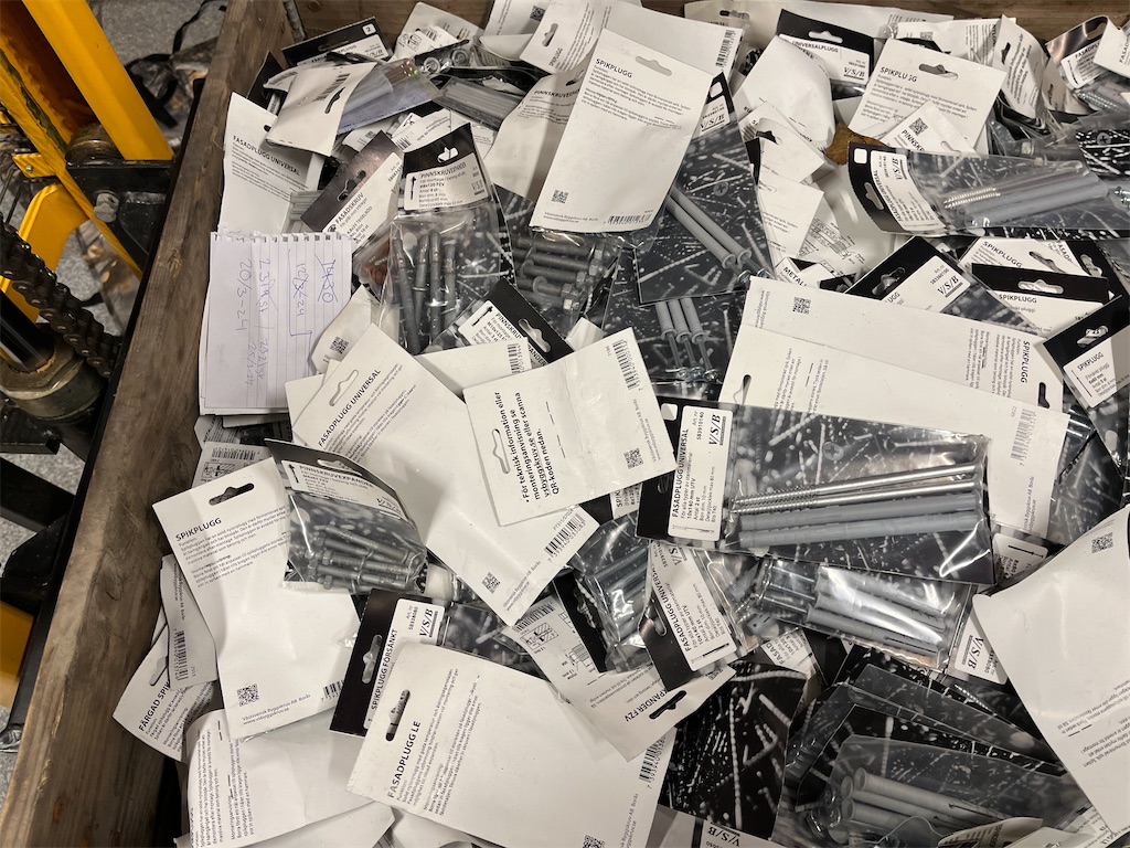 Skruv Pinnpack - En pall 2321pkt | Blinto auktioner