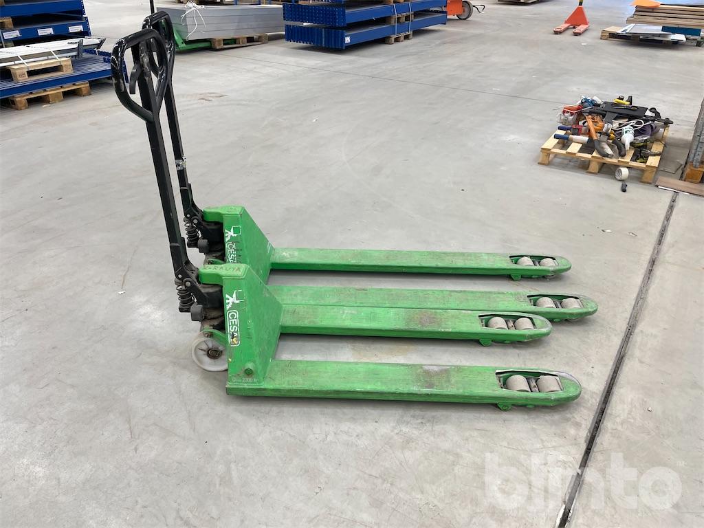 Pallyft - 2 st | Blinto auktioner