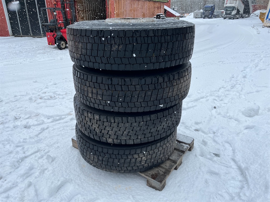 Lastbilsdäck - Colmec | Blinto auktioner