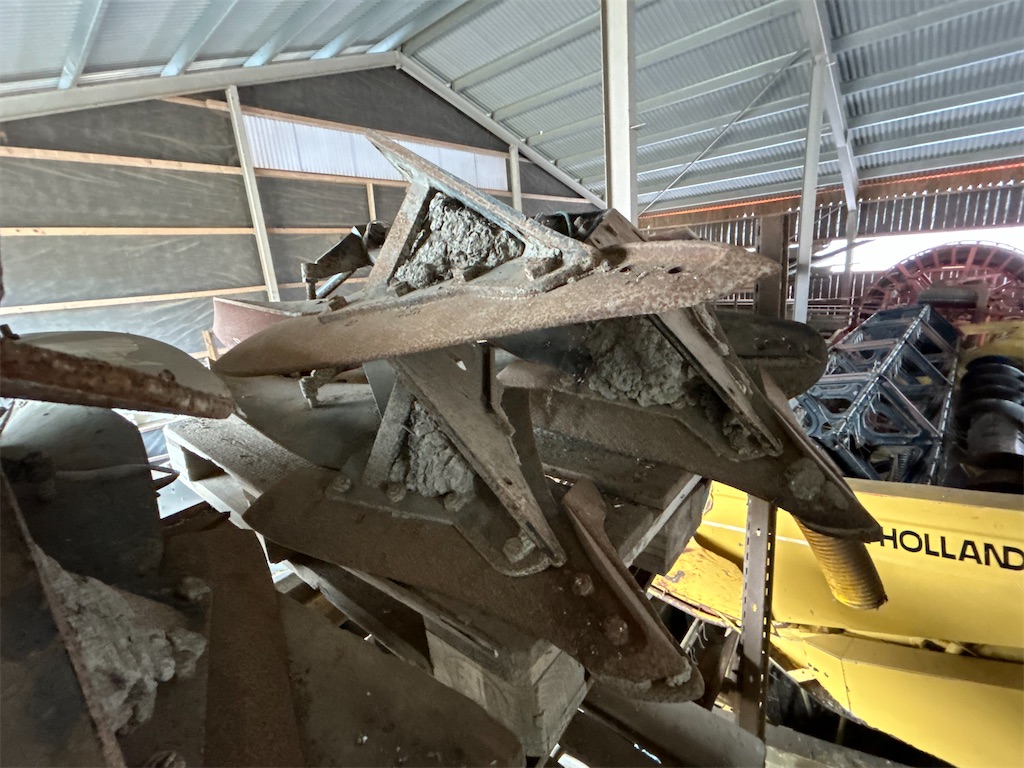 Plogkroppar - Gregor Besson | Blinto auktioner