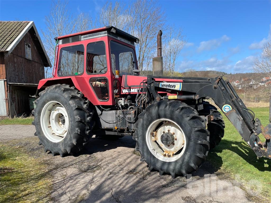 Traktor - VALMET 2105-4 | Blinto auktioner