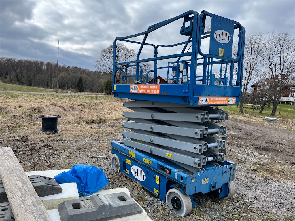 Saxlift - Aerial Work Plattform 10 | Blinto auktioner