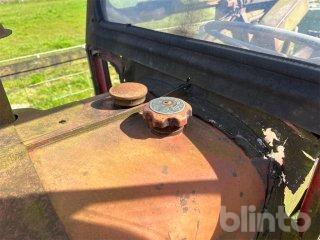 Traktor - B M VOLVO 320 | Blinto auktioner
