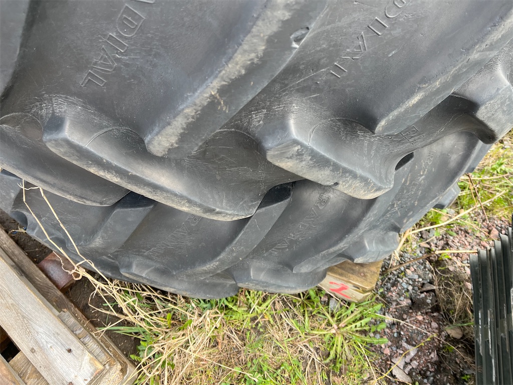 2st Traktordäck - Good Year 16.9R34 | Blinto auktioner