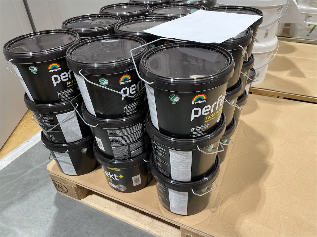 Fasadfärg - Beckers perfekt+ fasad Bas C 2,7 liter | Blinto auktioner
