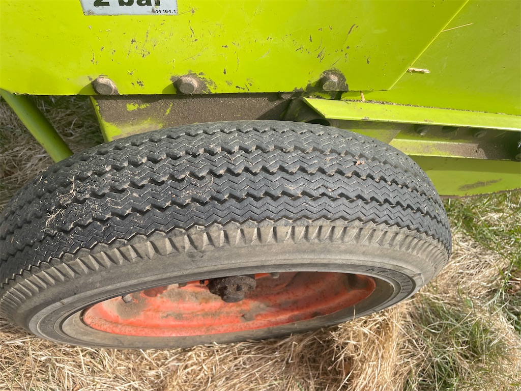 Småbalspress - Claas Markant 40 | Blinto auktioner