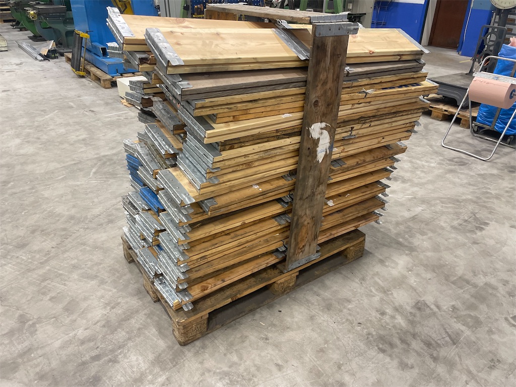 64 Halvpalls kragar - 600x800 | Blinto auktioner