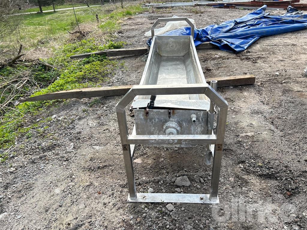 Vattentråg - Tippbar | Blinto auktioner