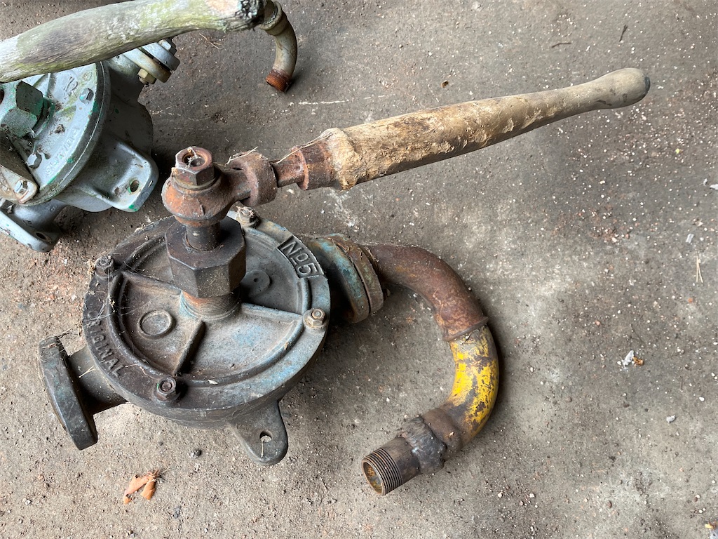 Handpumpar - För diesel | Blinto auktioner