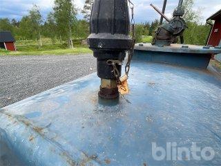 Dieseltank - Med invallning och pump | Blinto auktioner