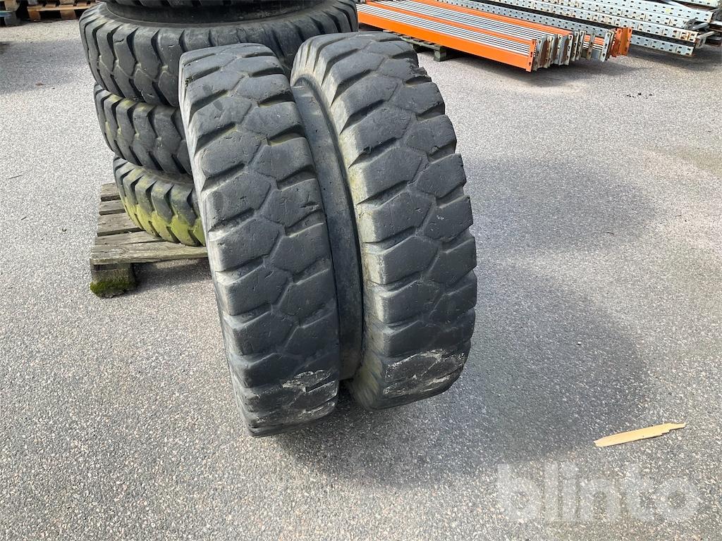 Hjulgrävardäck - Nokian | Blinto auktioner