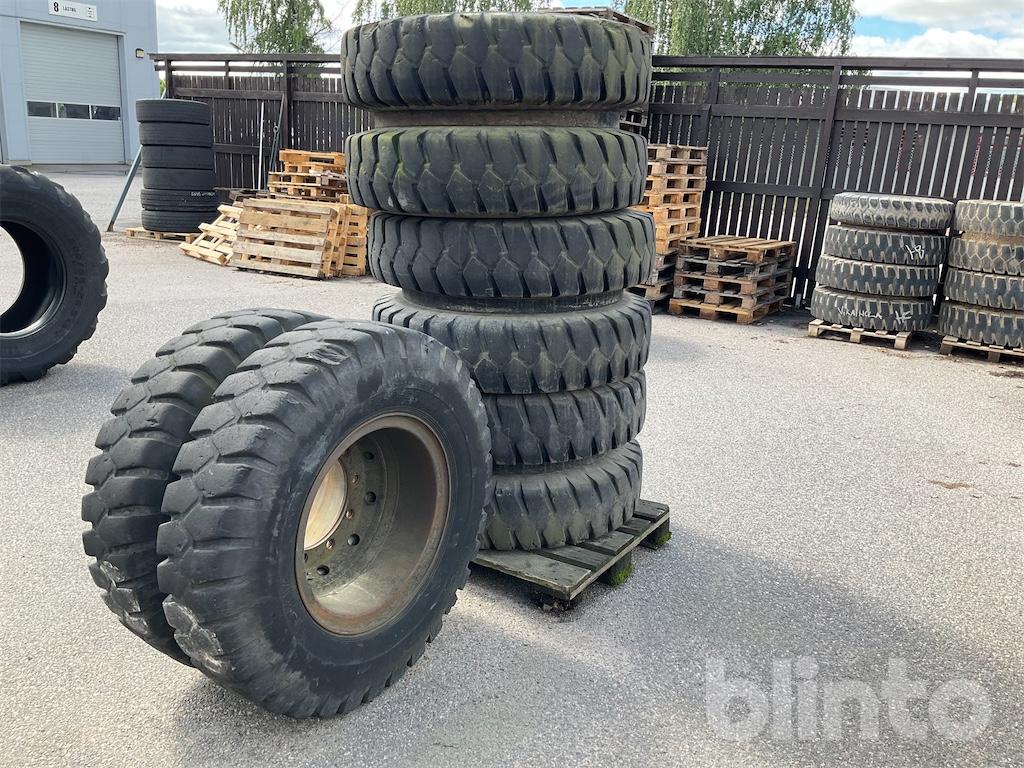 Hjulgrävardäck - Nokian | Blinto auktioner