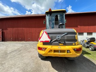 Hjullastare - Volvo L35 GT med många redskap | Blinto auktioner