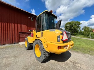 Hjullastare - Volvo L35 GT med många redskap | Blinto auktioner