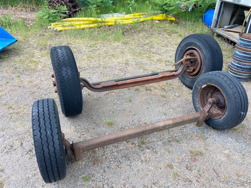 Axlar - 2 st | Blinto auktioner