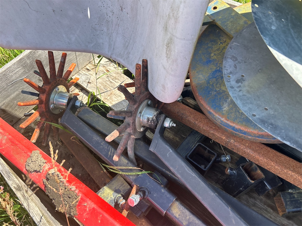 Fjäderharv - 8 stycken fjädrar | Blinto auktioner