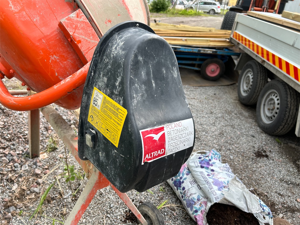 Betongblandare - Altrad MK 130/T | Blinto auktioner