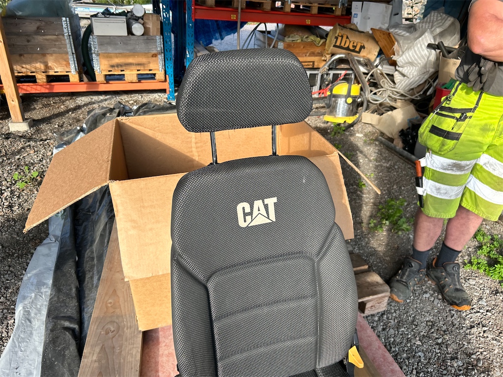 Stol - Cat | Blinto auktioner