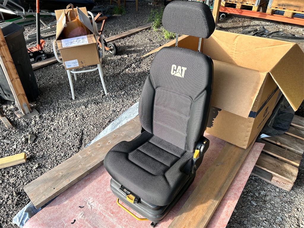 Stol - Cat | Blinto auktioner