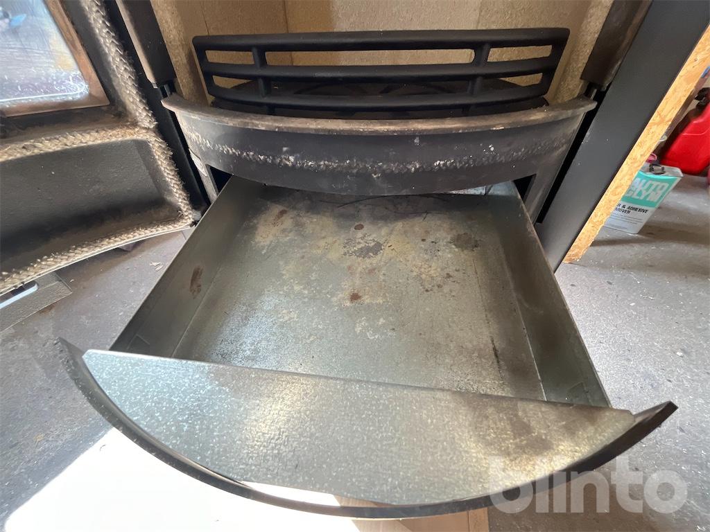 Braskamin - Contura 590 Hög | Blinto auktioner