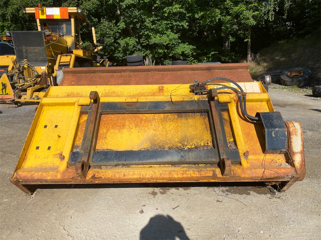 Sandskopa - UFO | Blinto auktioner