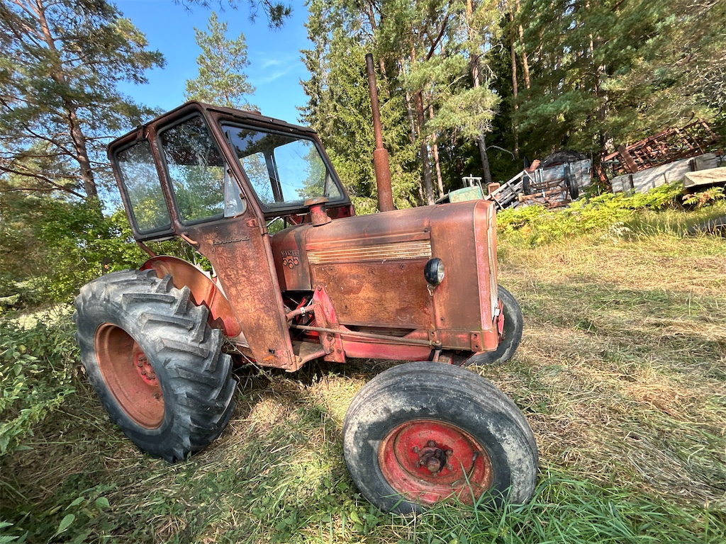 Traktor - VALMET 565 | Blinto auktioner