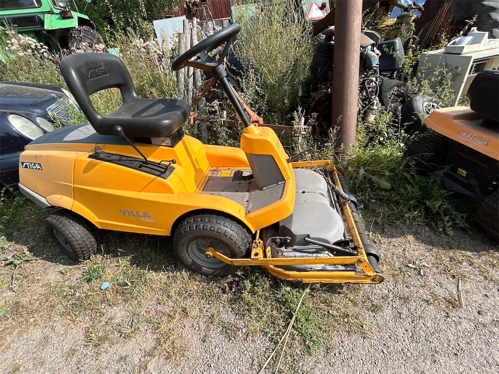 Åkgräsklippare - Stiga villa master | Blinto auktioner