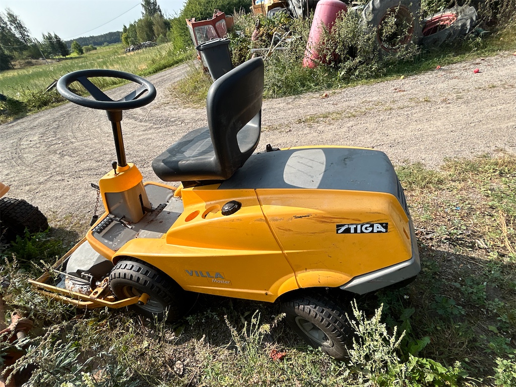 Åkgräsklippare - Stiga villa master | Blinto auktioner