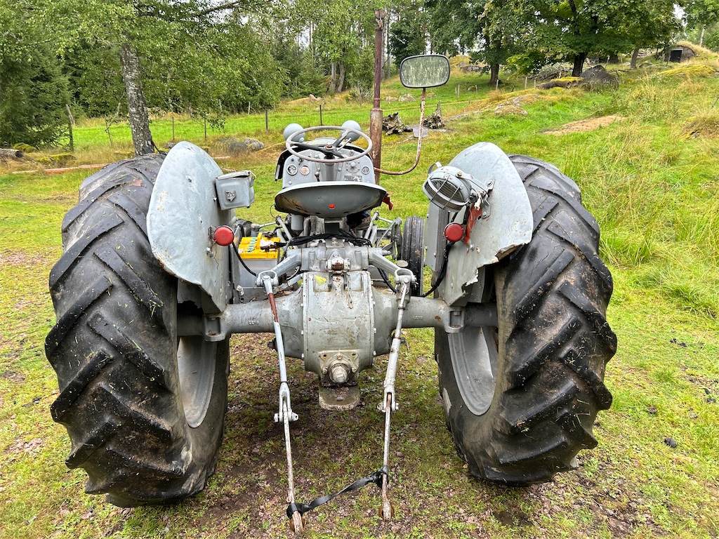 Traktor - FERGUSON TEF | Blinto auktioner