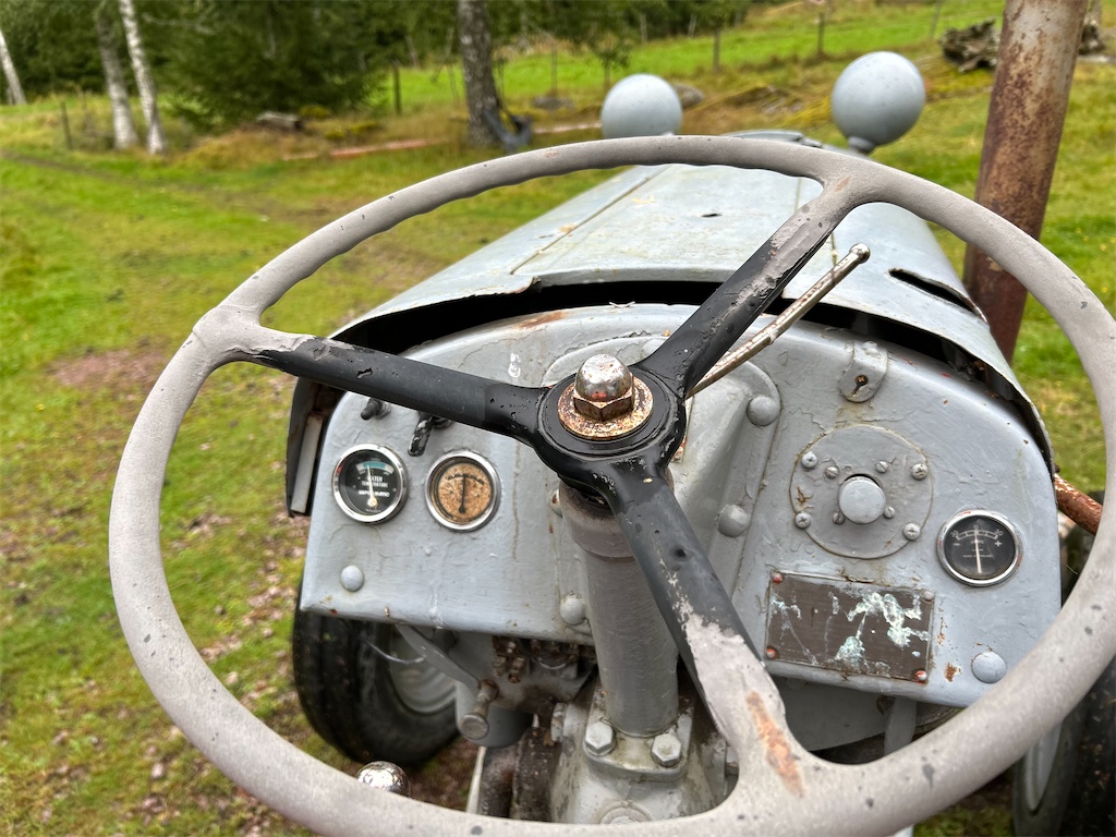 Traktor - FERGUSON TEF | Blinto auktioner