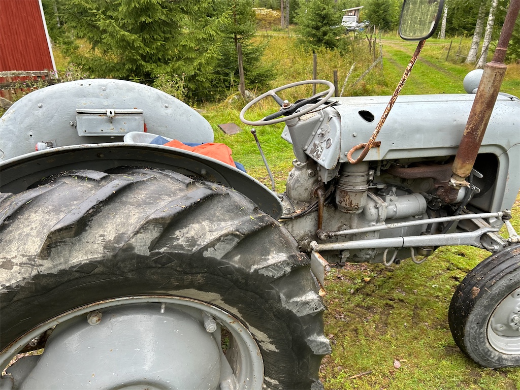 Traktor - FERGUSON TEF | Blinto auktioner