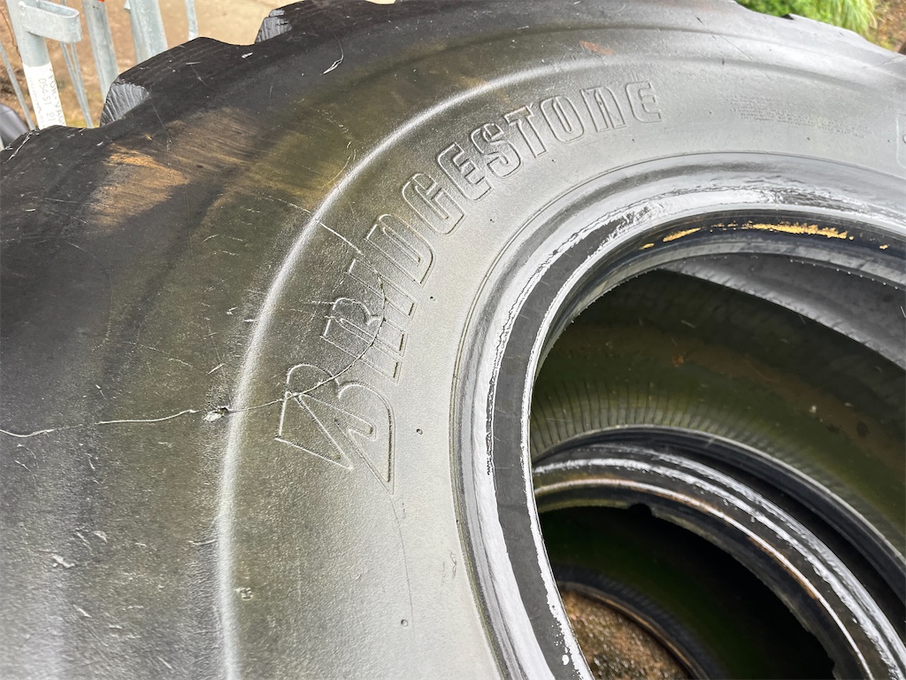 2st Entreprenaddäck - Bridgestone 20,5R25 | Blinto auktioner