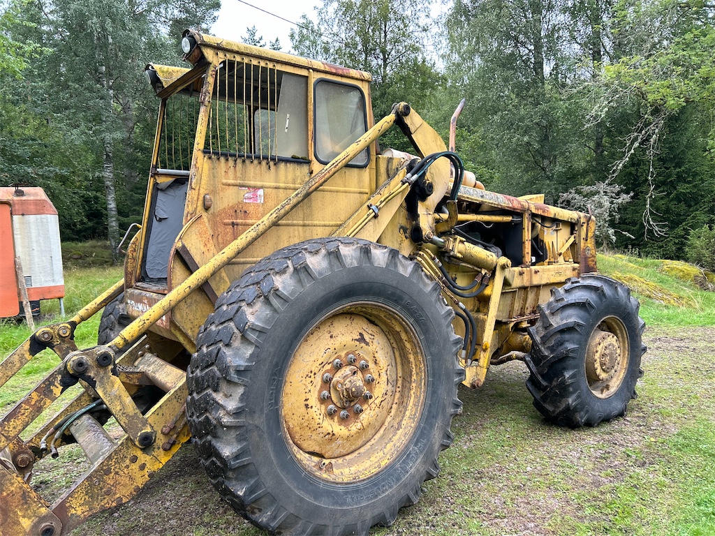 Baklastare - Volvo BM LM 840 | Blinto auktioner