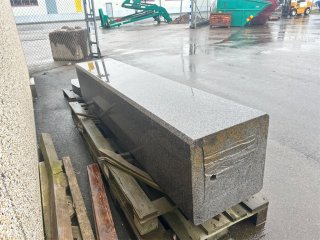 Sten - Slipad granit | Blinto auktioner