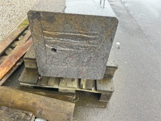 Sten - Slipad granit | Blinto auktioner