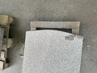 Sten - Slipad granit | Blinto auktioner