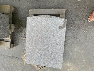 Sten - Slipad granit | Blinto auktioner