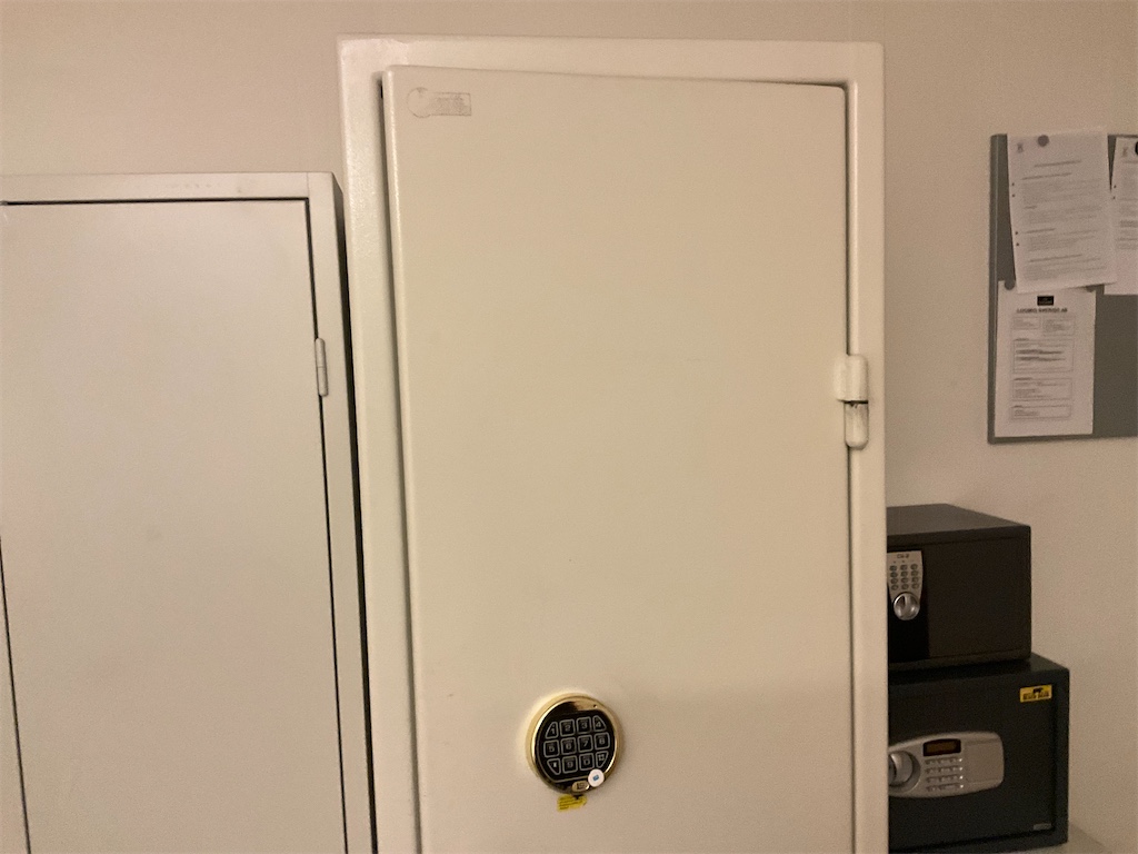 Kassaskåp - Zugil Säkerhetsskåp | Blinto auktioner
